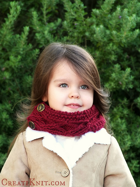 Ravelry: The Tiny Traveler Cowl pattern by CreatiKnit