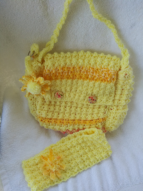 Ravelry: Daisy purse pattern by Malinda Benoit