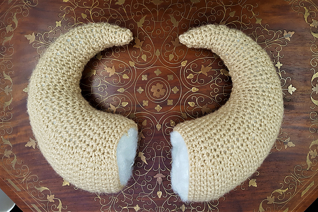 Ravelry: Large Curved Horn pattern by Jenessa Rogers