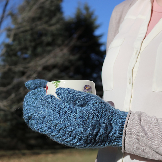 Ravelry: Dickens' Mittens pattern by Faith LaVan