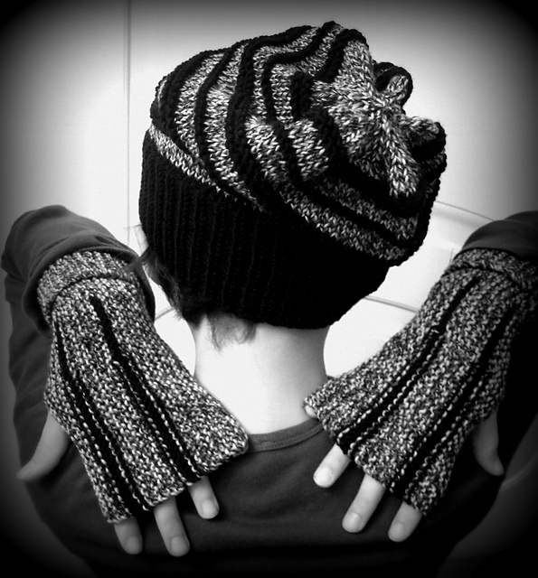 Ravelry: Metallica Set - Hat and Mittens pattern by Cristiana Brenna