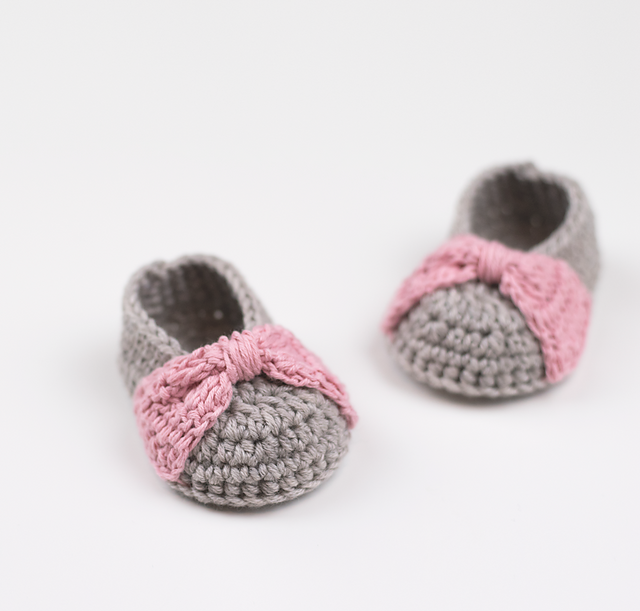 Ravelry: Bow Baby Booties pattern by Croby Patterns - Doroteja