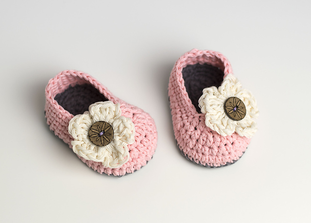 Ravelry: Crochet Baby Booties - Little Daisy pattern by Croby Patterns ...