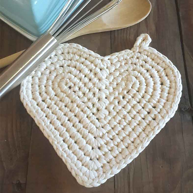 Ravelry: Heart Potholder pattern by Angie Paul