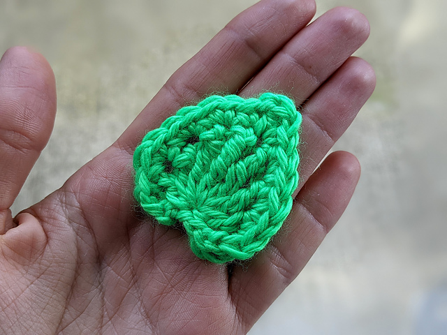 Ravelry: Apple Leaf pattern by Annanitato Lolo