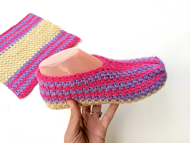 Ravelry: Flat Multi-Color Slipper Socks pattern by Annanitato Lolo