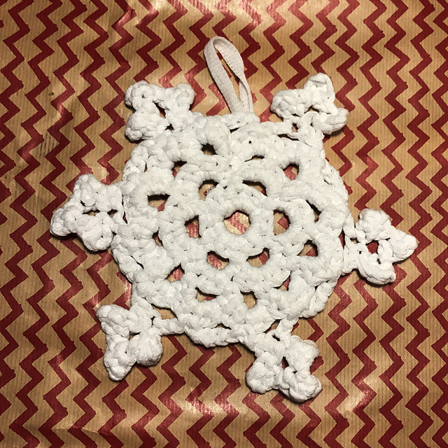 Ravelry: Snowflake Pot Holder & Decoration pattern by Crochet Bouquet