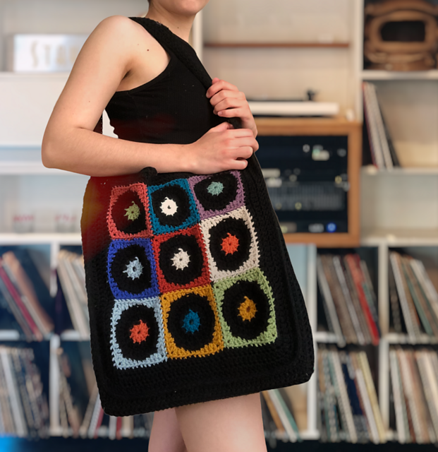Ravelry: Vinyl Record Granny Square Bag pattern by CrochetCartel Co