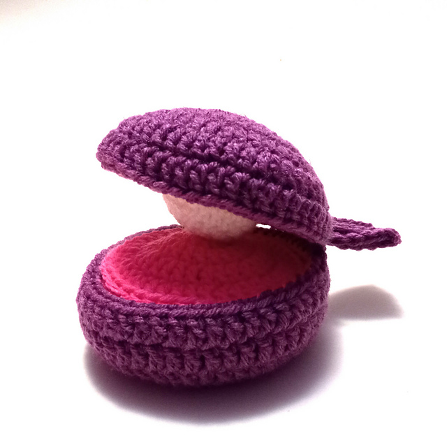 Ravelry: Clam Coaster pattern by Dani West