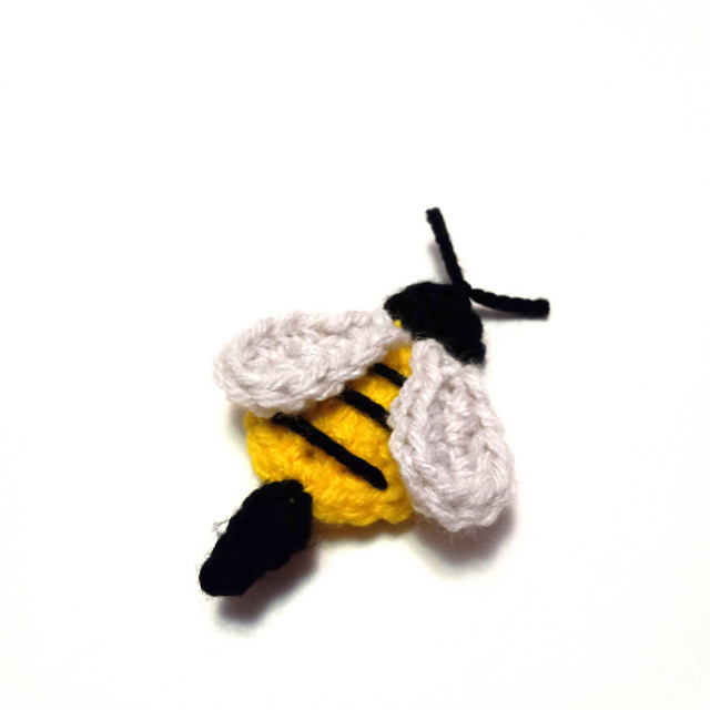 Ravelry: Bee Applique pattern by Dani West