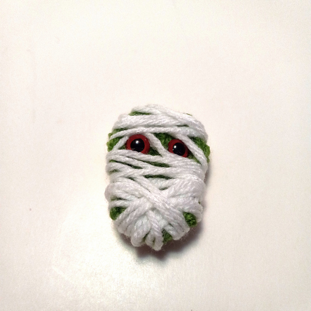 Ravelry: Mummy Applique pattern by Dani West