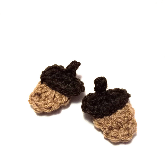 Ravelry: Acorn Applique pattern by Dani West