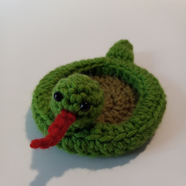 Ravelry: Snake Coaster pattern by Dani West