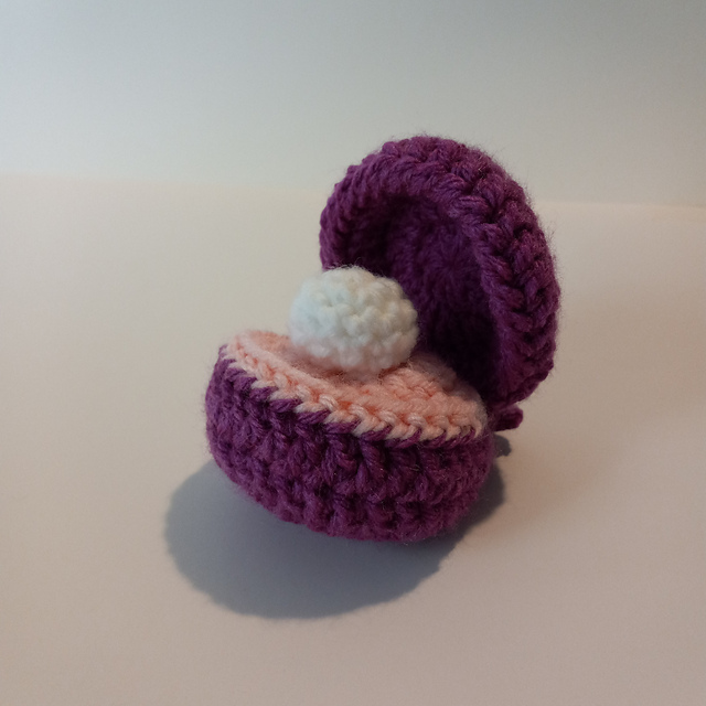 Ravelry: Clam pattern by Dani West