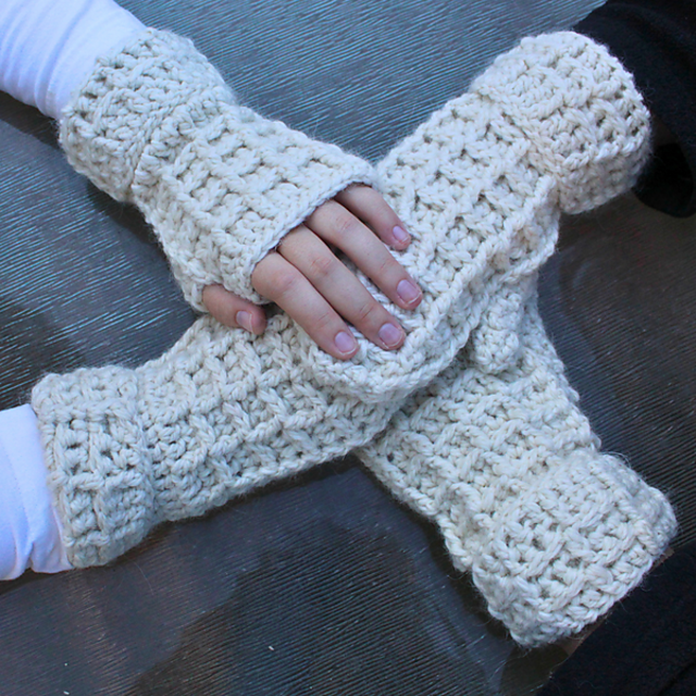 Ravelry: Sugarloaf Mittens pattern by Ciara Doyle