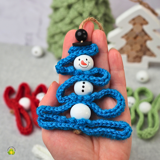 Ravelry: Ribbon Christmas Tree Snowman Ornament pattern by CrochetFrog blog