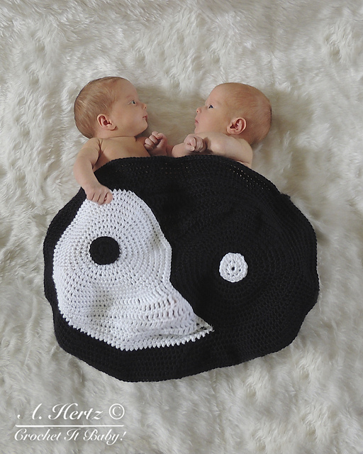 Ravelry: Ying and Yang Twin Cocoon Photo Prop pattern by Crochet It Baby