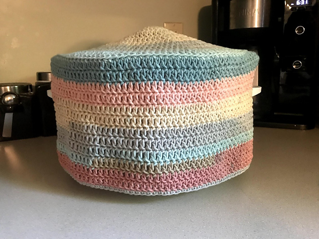 Ravelry: 4 & 6 Quart Crockpot Cover pattern by Jessica Cooper