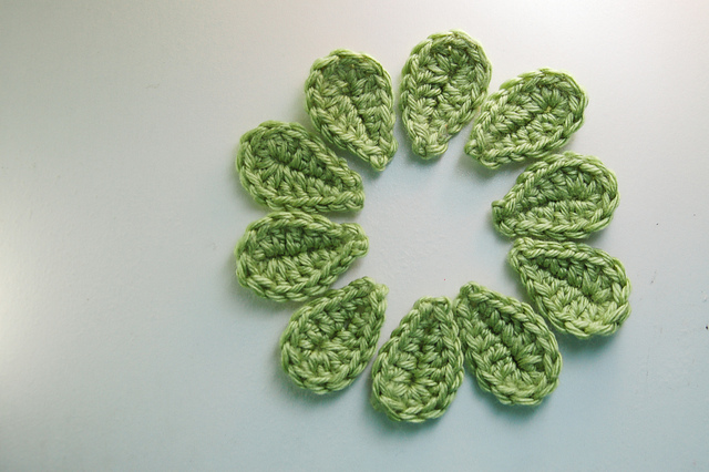 Ravelry: 2 Minute Leaf pattern by Jessica Z