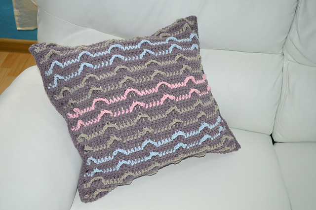 Ravelry: geometric pillow case pattern by Lisa Davi