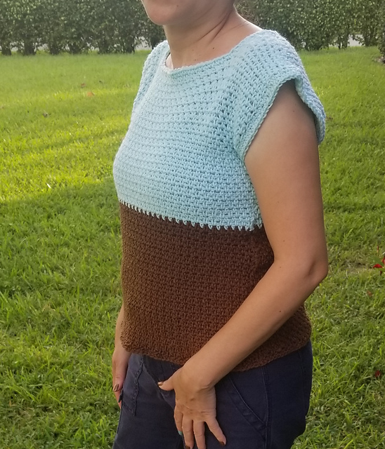 Ravelry: Moss Colorblock Top pattern by Judy Malcolm