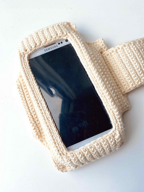 Ravelry: Exercise armband phone holder pattern by Fran Mori