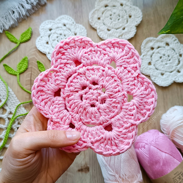 Ravelry: Flower Coaster pattern by Crochetpedia
