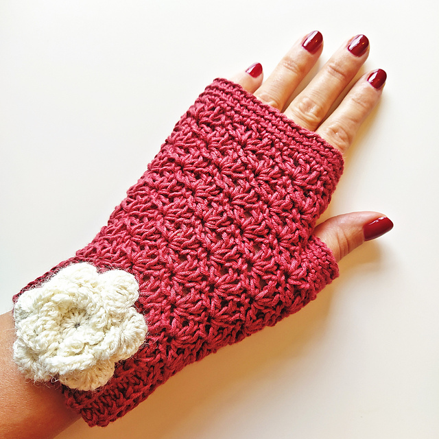 Ravelry: TEEN/ADULT Mittens pattern by Adina Bucknall
