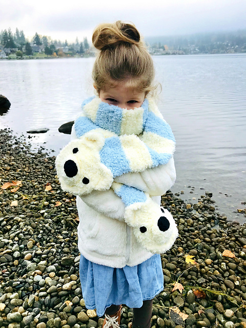 Ravelry: Polar Bear Pocket Scarf pattern by Jennifer Percival