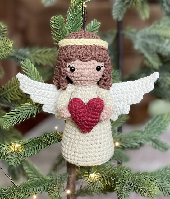 Ravelry: Christmas Angel pattern by Jennifer Percival