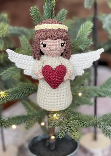 Ravelry: Christmas Angel pattern by Jennifer Percival