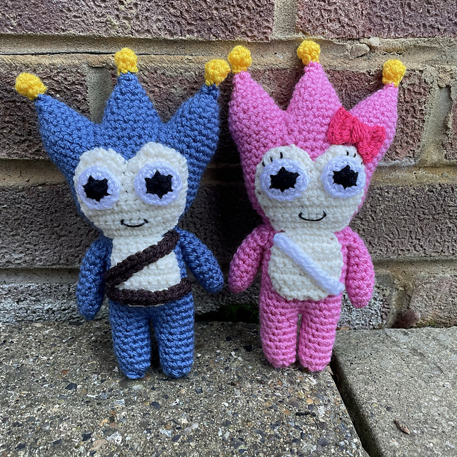 Ravelry: Ace Attorney Pink & Blue Badgers pattern by Tor Smith
