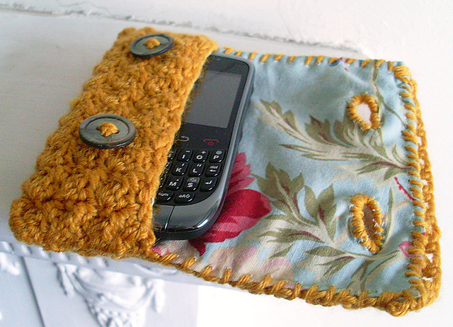 Ravelry: Vintage Style Phone Case pattern by Nicola Schofield