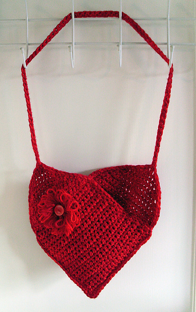 Ravelry: Heart-Shaped Bag pattern by Nicola Schofield