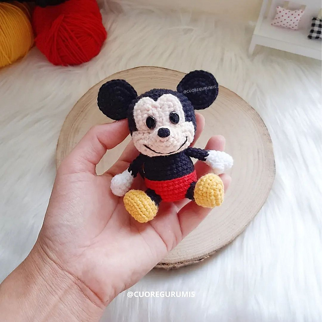 Ravelry: Mini Mickey Mouse pattern by Vane Vargas