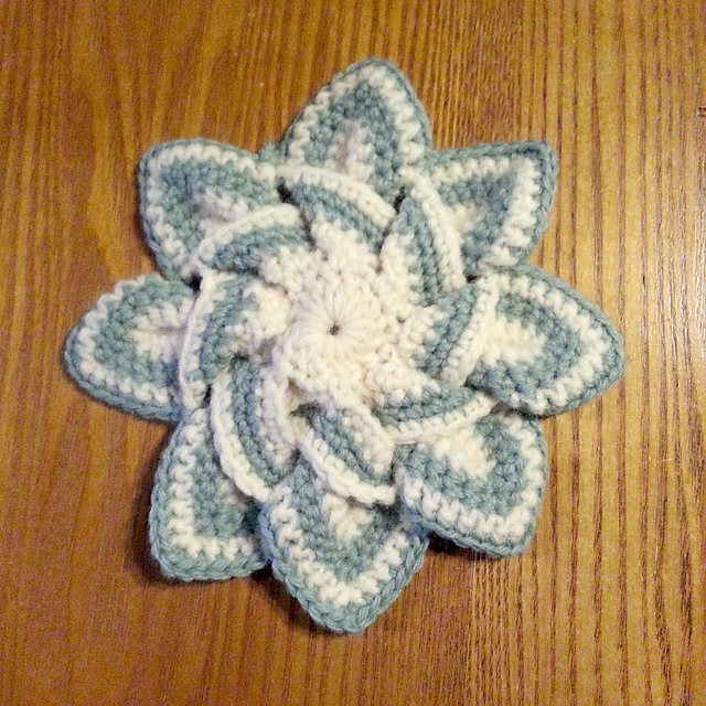 Ravelry: 8-Point Twisted Trivet - Coaster - Hot Pad pattern by Evonne Umbel
