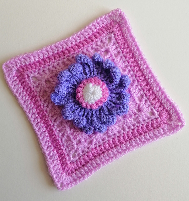 Ravelry: Button Daisy pattern by Lisa Hooper