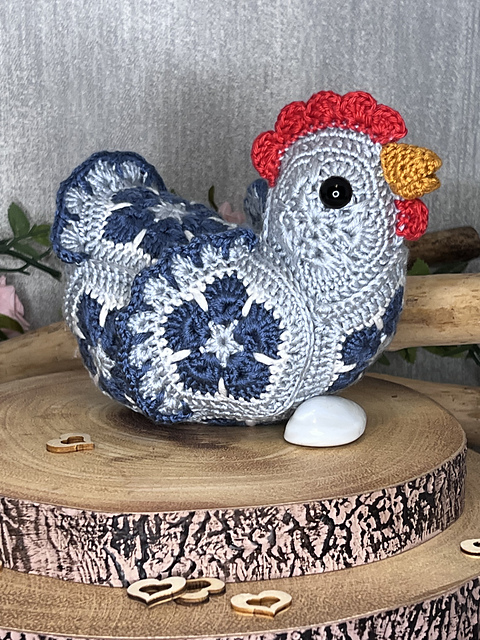 Ravelry: Blue egg laying chicken pattern by Sarah Barratt