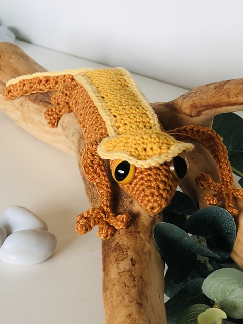 Ravelry: Ziggy the Crested Gecko pattern by Sarah Barratt