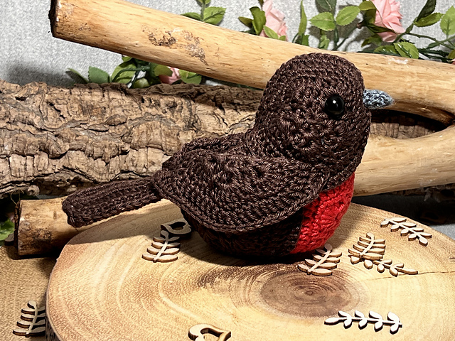 Ravelry: African Flower Mini Robin pattern by Sarah Barratt