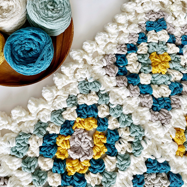 Ravelry: Chunky Granny Square Blanket pattern by Cyprianne Nolan