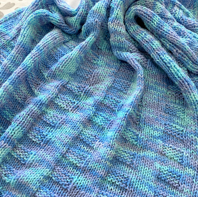 Ravelry: Reversible Baby Blanket in DK yarn pattern by Daisy Gray Knits