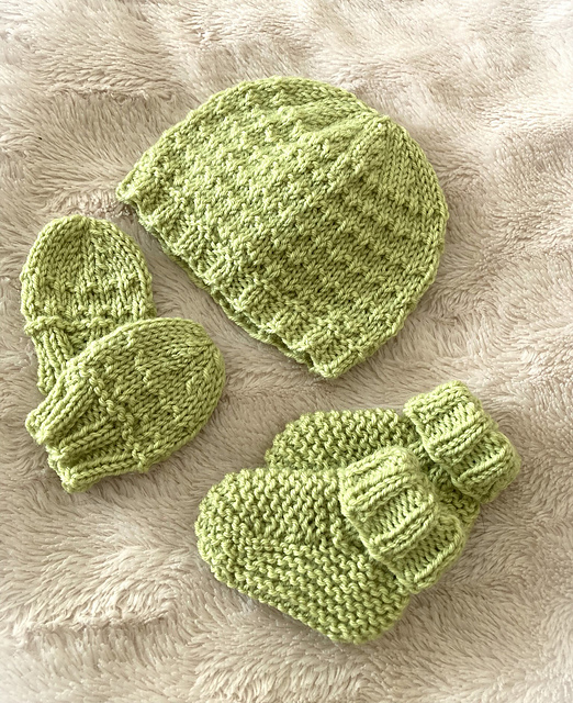Ravelry: Idris Baby Set pattern by Daisy Gray Knits