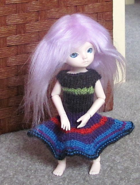 Ravelry: Bratz #008 Red and Blue Dress pattern by stickatillbarbie.se
