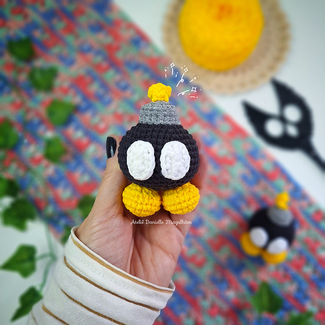 Ravelry: Bob-Omb from Mario Bros pattern by Danielle Magalhães