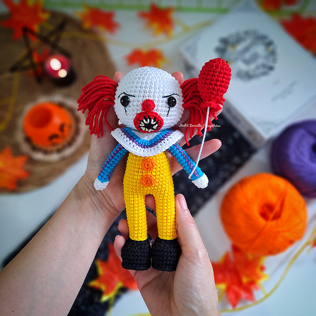 Ravelry: Pennywise (big version) pattern by Danielle Magalhães