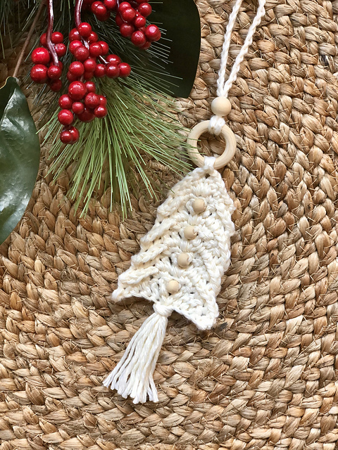 Ravelry: Tasseled Tannenbaum pattern by Dana Hogan