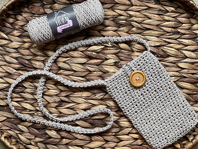 Ravelry: Cellfaux Sak pattern by Dana Hogan