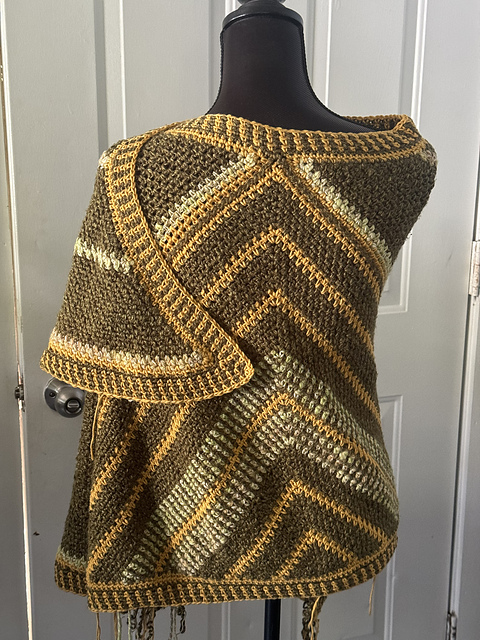 Ravelry: Charauxbo Shawl pattern by Sweet Hues Design/Blu Daisy Creations