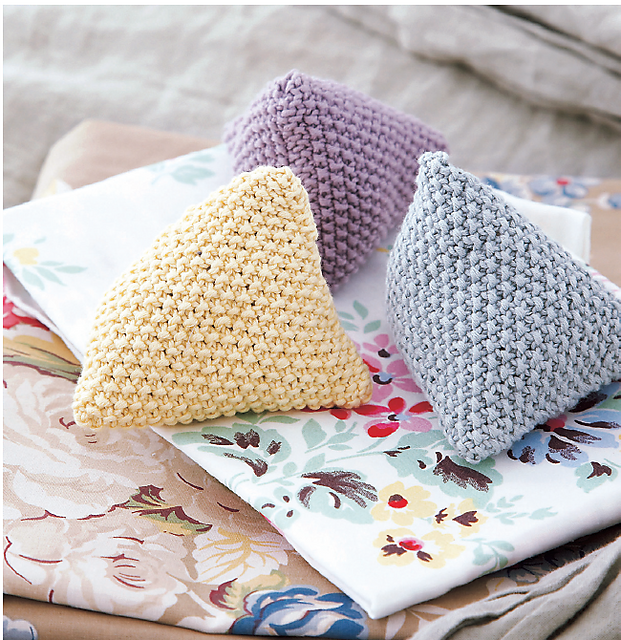 Ravelry: Lavender Bags pattern by Debbie Bliss